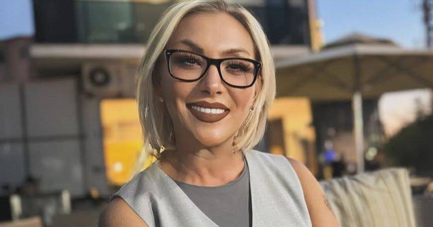 Tragédia. Cantora de 51 anos morre após cair do sexto andar - Fama Show