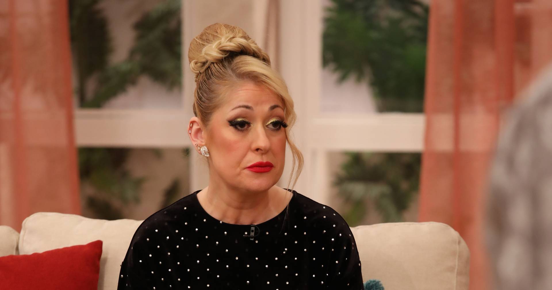 Um despertar de "várias emoções". Cantora Rebeca visita ala oncológica ...