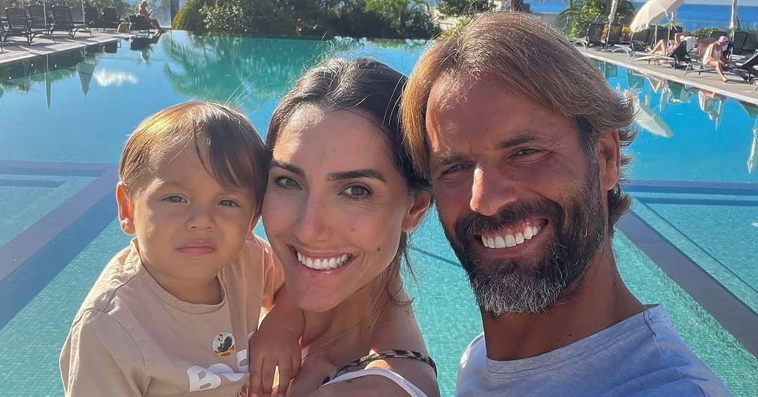 Kelly Baron mostra imagens da "primeira viagem" em família com o filho ...