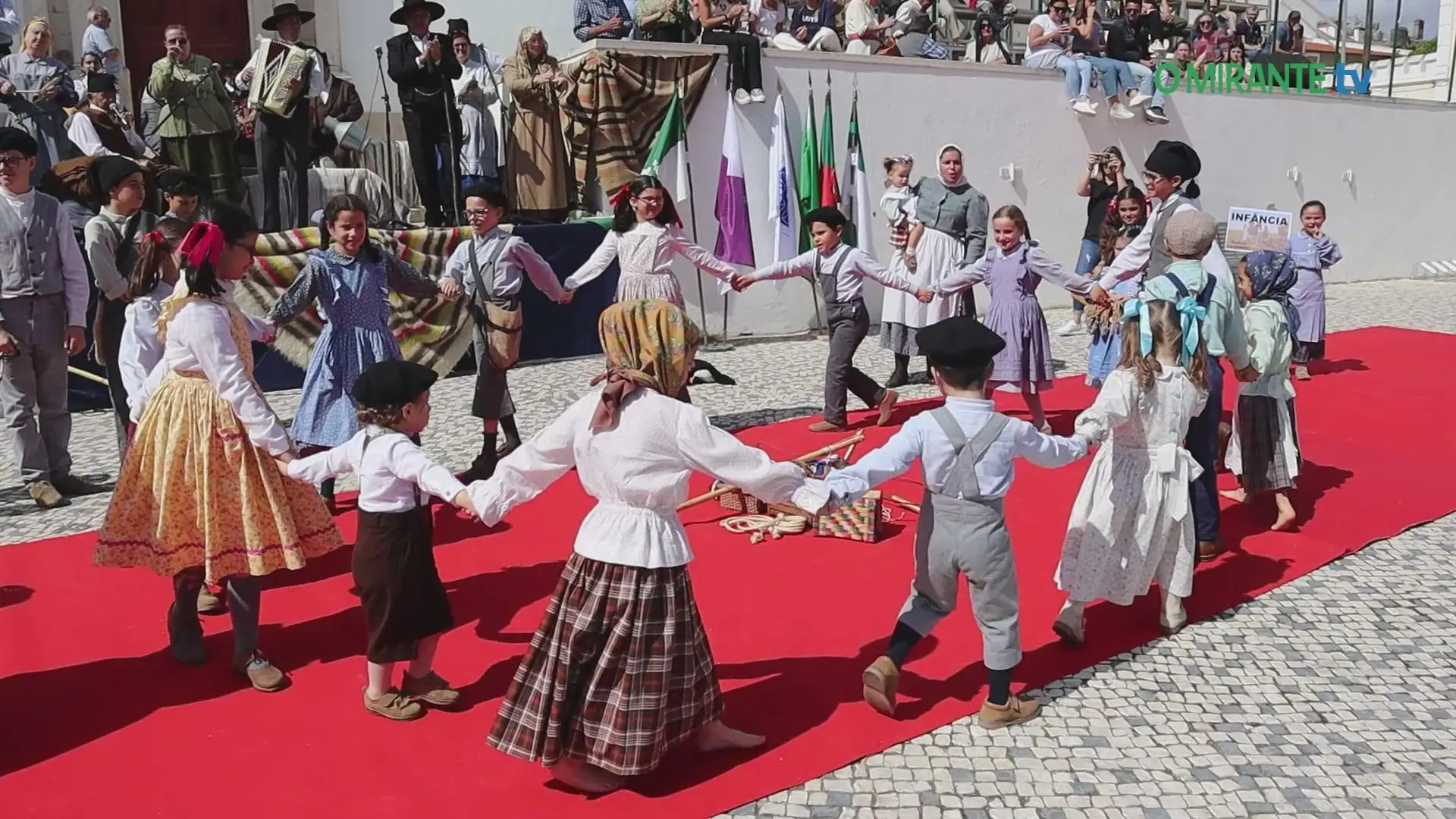 O MIRANTE | Primeiro desfile do Traje Ribatejano em Azambuja