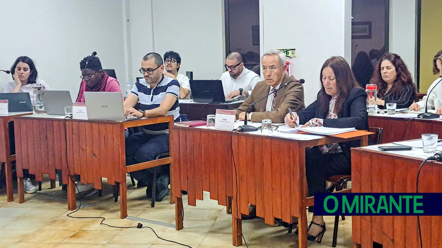 O MIRANTE | Esperar sentado