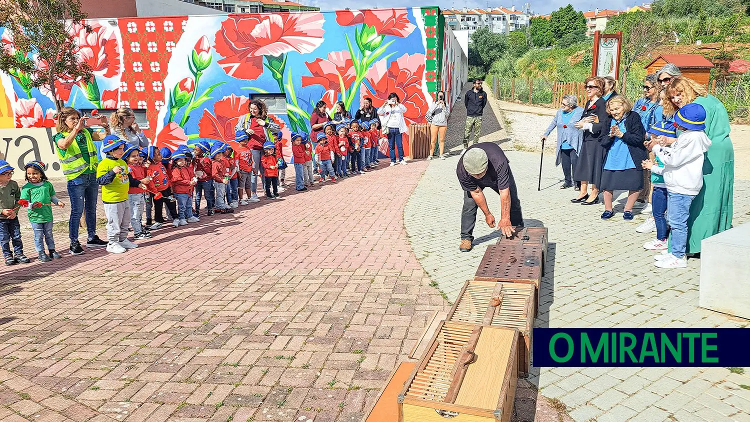 O MIRANTE | Forte da Casa com mural alusivo aos 50 anos do 25 de Abril