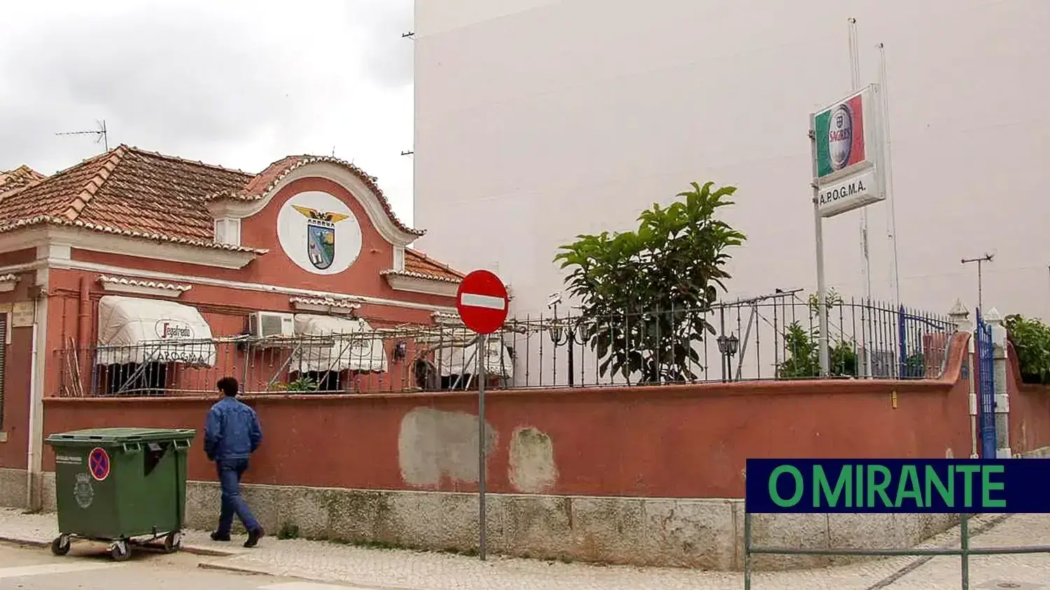 O MIRANTE | Antigas casas da OGMA no centro de Alverca continuam ...