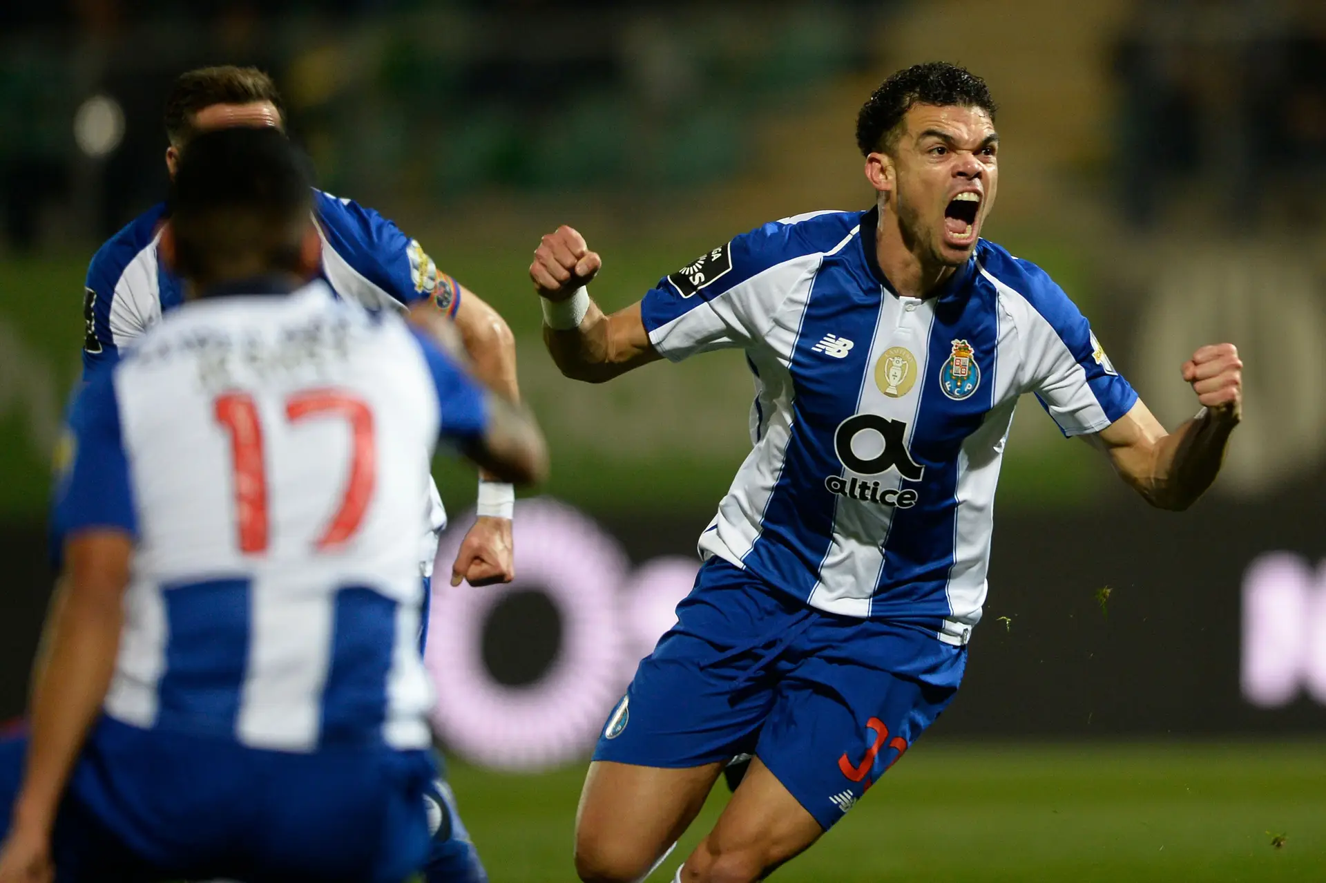 Este Porto entra em campo como se estivesse nas antigas Antas e com a ...