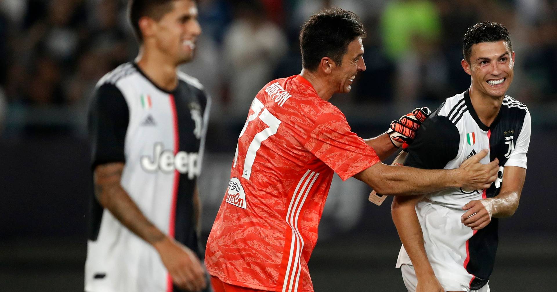Velhos, eles? Ronaldo volta a marcar, Buffon defende penáltis e ...