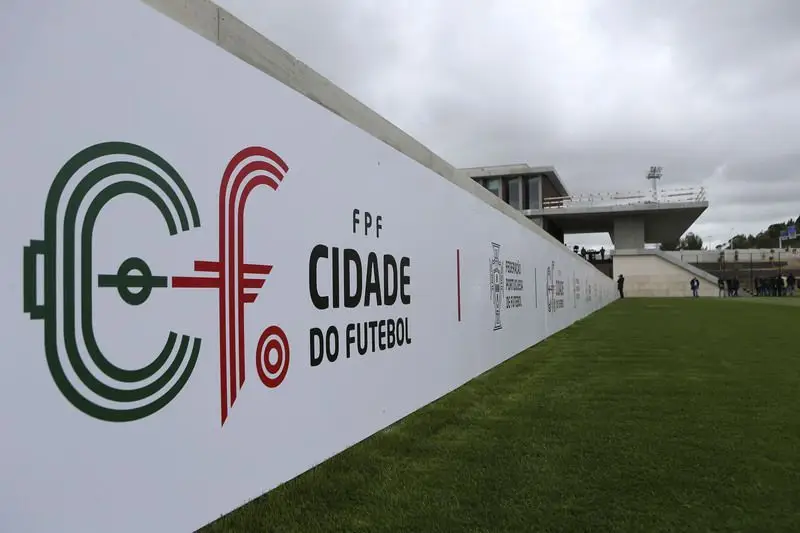 A Sele o Est De Volta Cidade Do Futebol Tribuna