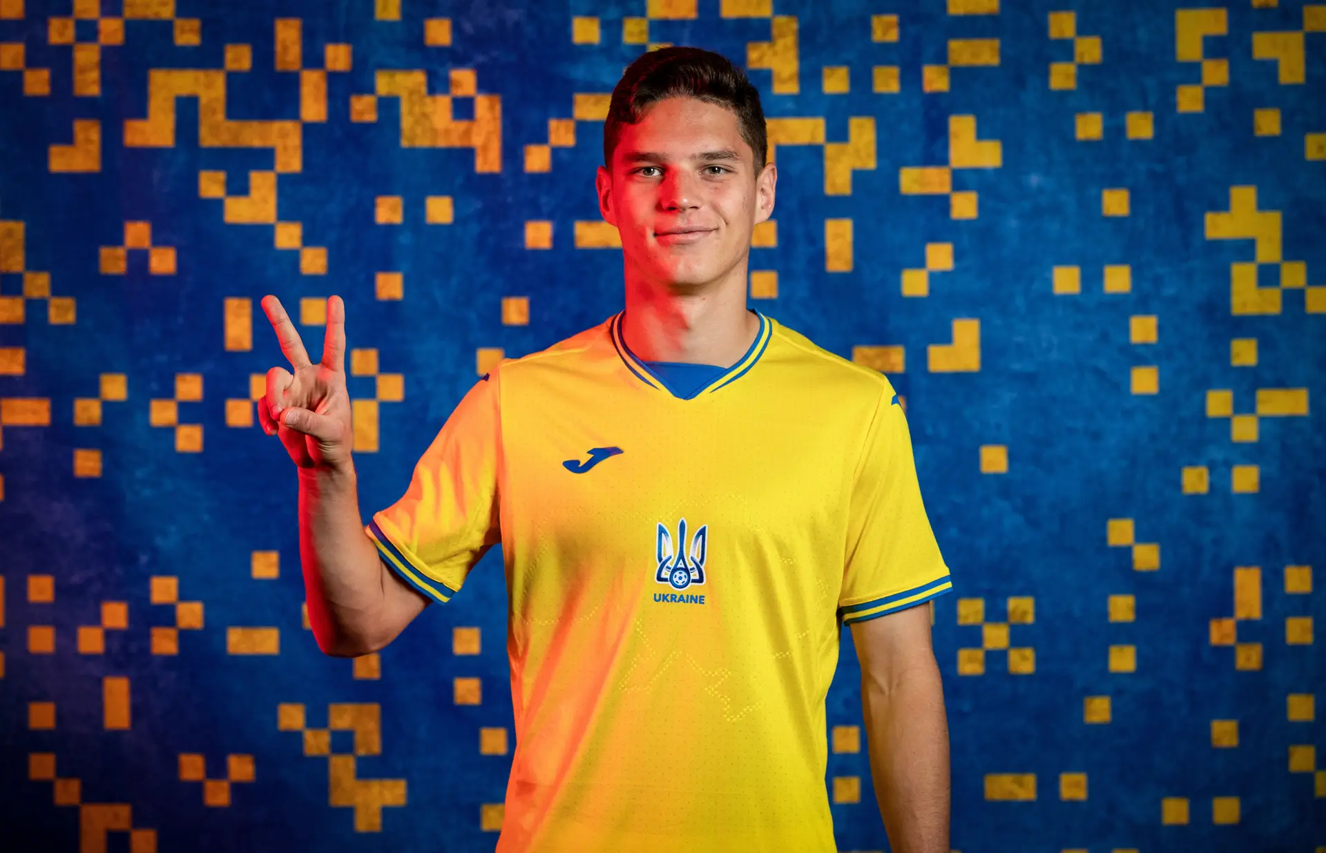 Sudakov tem 20 anos e “um potencial enorme para jogar num Barcelona ou ...