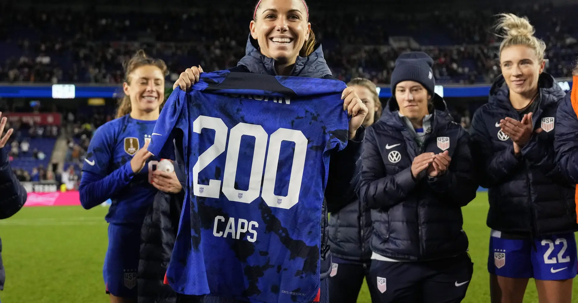 Alex Morgan e o seu lucky number 13: a jogadora dos “olhos muito ...