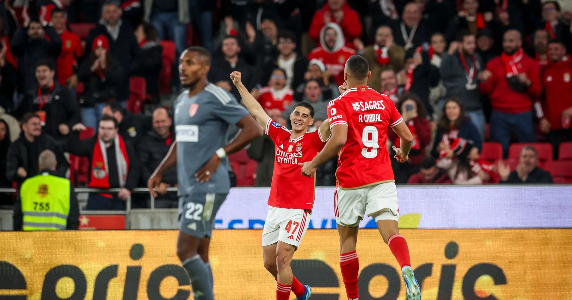 Ora aí está Tiago Gouveia a titular ( os onzes do Benfica-Famalicão ... Ora aí está Tiago Gouveia a titular ( os onzes do Benfica-Famalicão ...