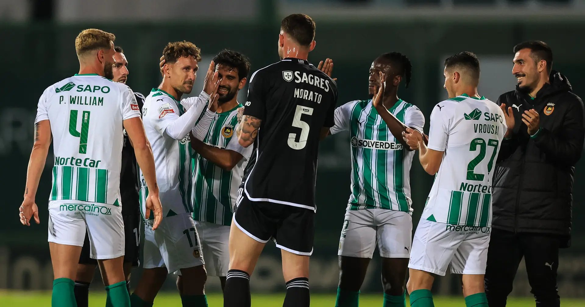 Ukra, que viveu "o futebol sempre com alegria", encheu-se de sorrisos ...