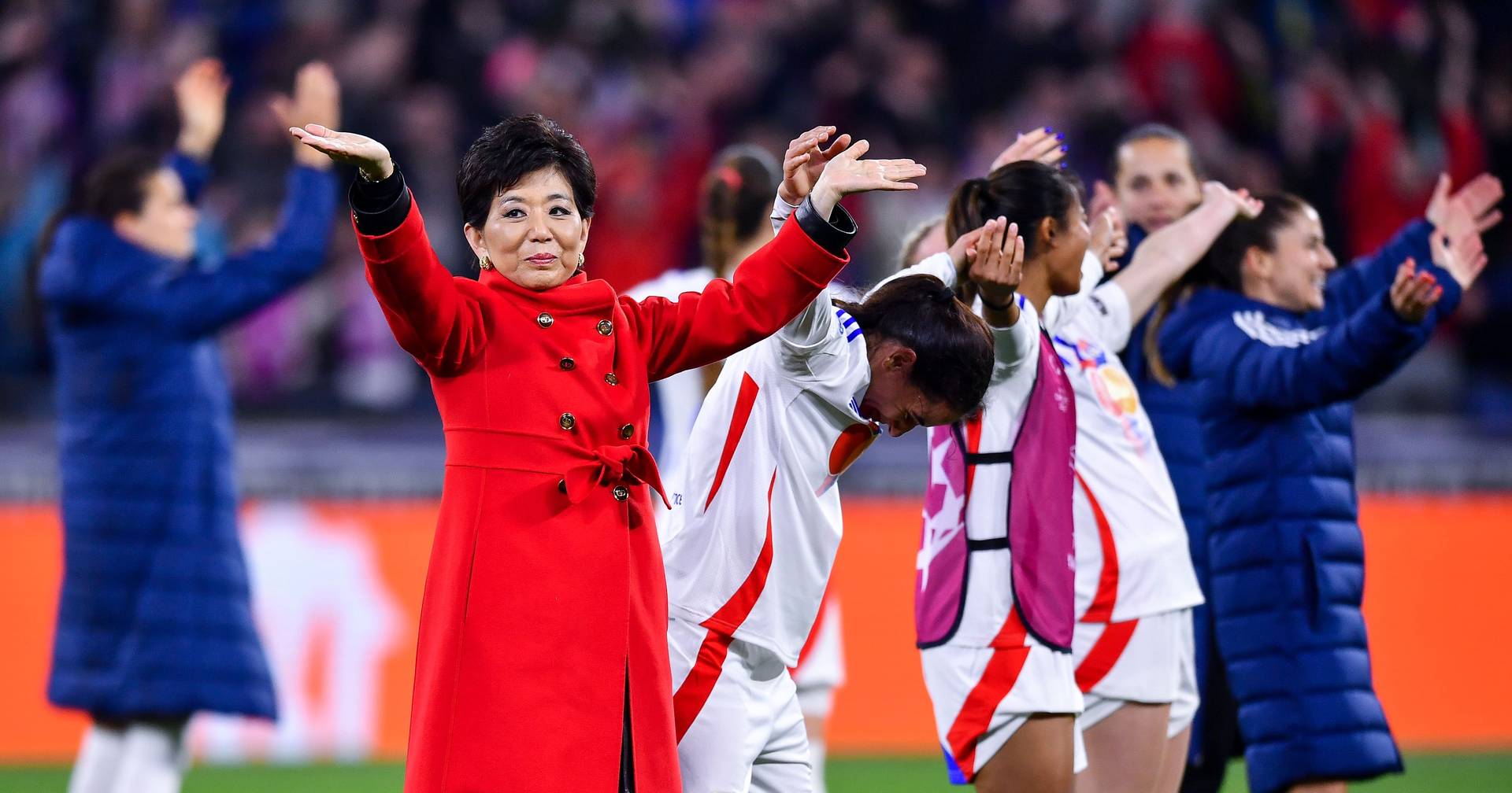 O Lyon, afinal, já não vai descer de divisão. Agradeçam à sua nova ...