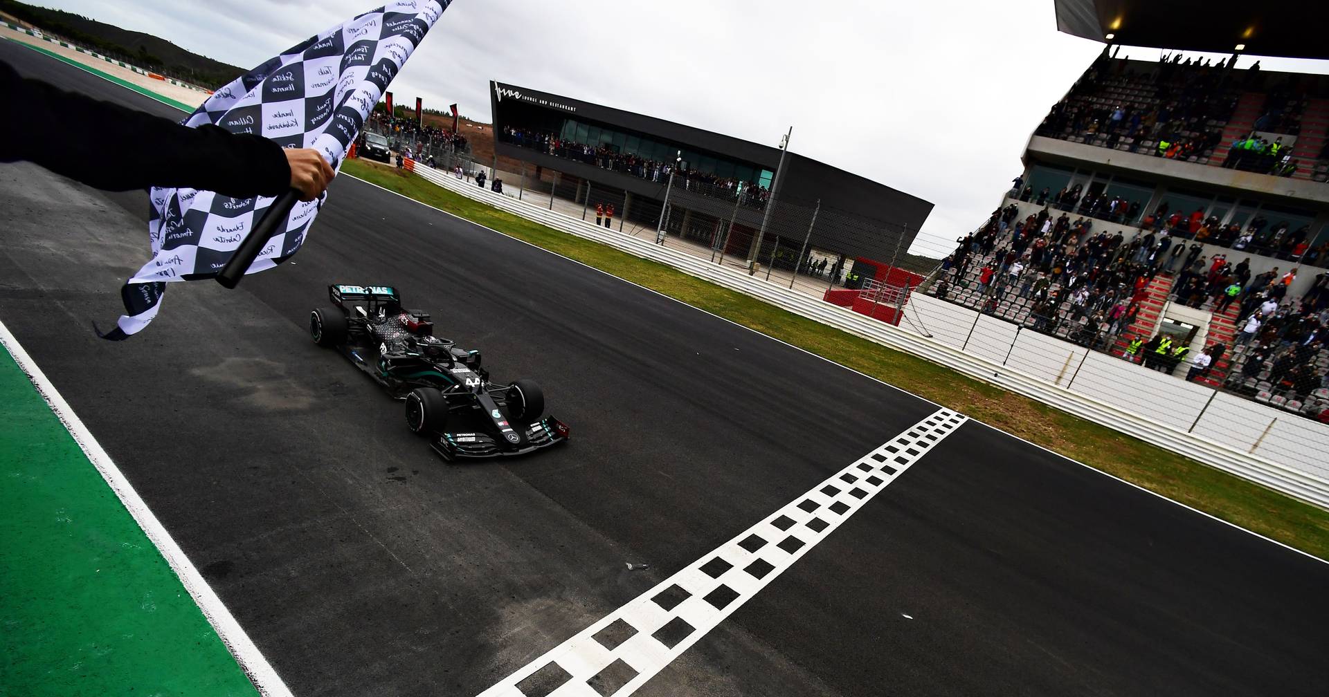 Regresso da Fórmula 1 decide-se em setembro. Governo não divulga que ...