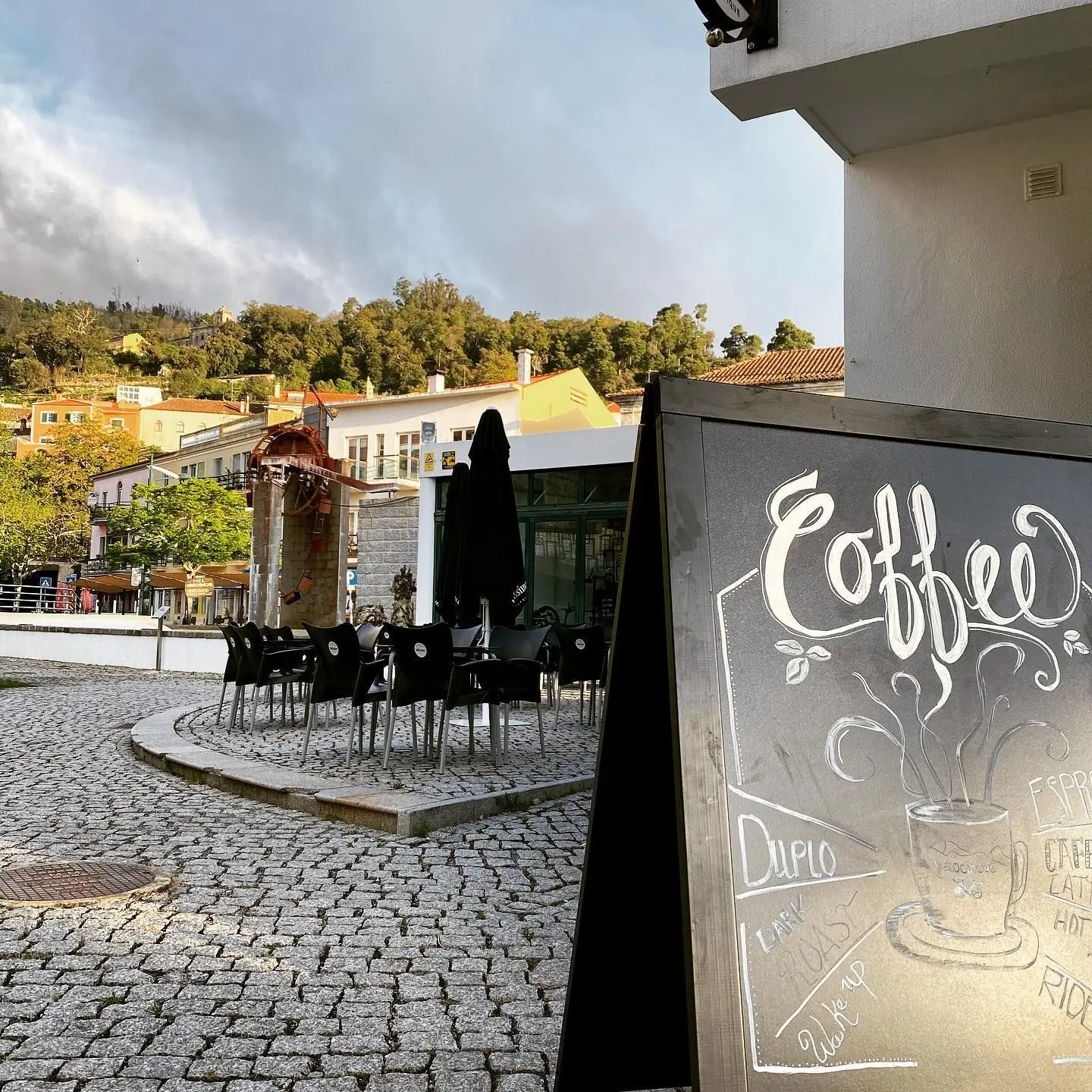 Café temático inspirado nas bicicletas abre em Monchique - Postal