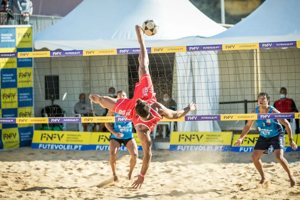 16 equipas disputam a Final do Campeonato Nacional de Futevólei em ...