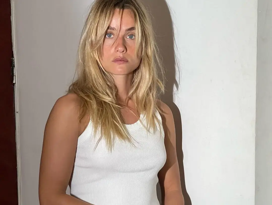 A nova tendência visual? Kelly Bailey rapa cabelo para assumir desafio ...