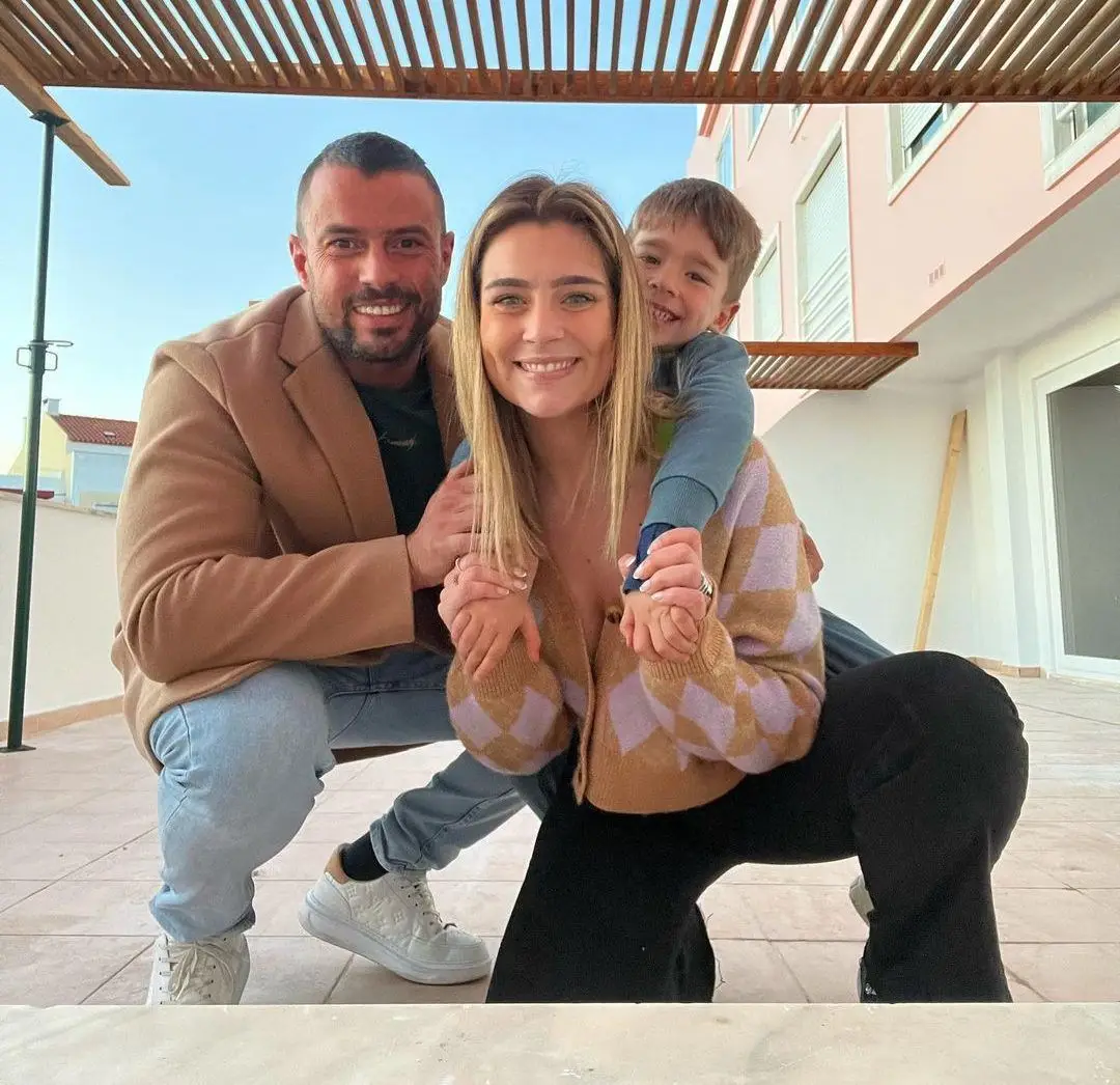 Carolina Pinto mostra o filho e Marco Costa a cuidarem da filha recém ...