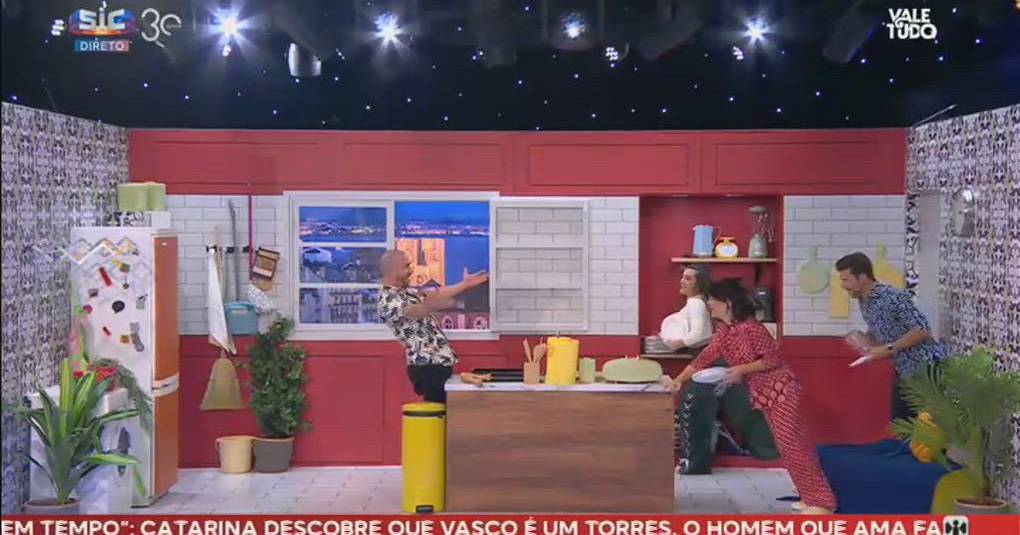 Bárbara Branco arranca porta do frígorífico no 'Cenário Inclinado ...