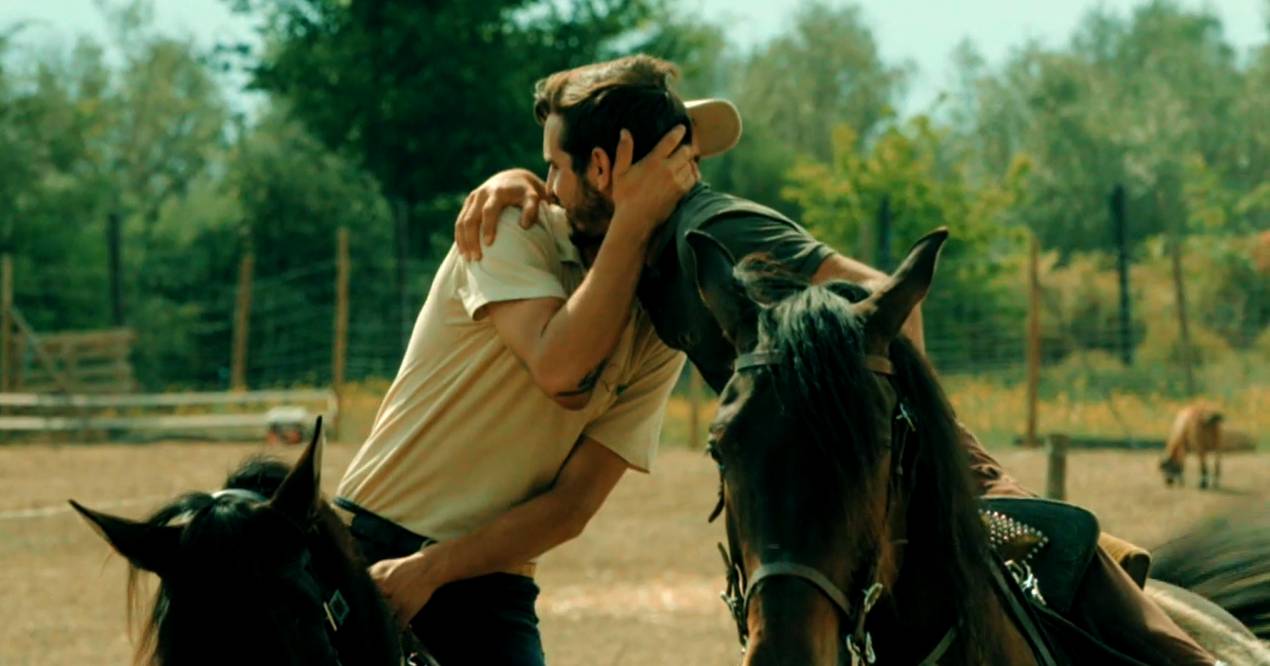 João Coragem faz agradecimento ao irmão e dá-lhe abraço sentido ...