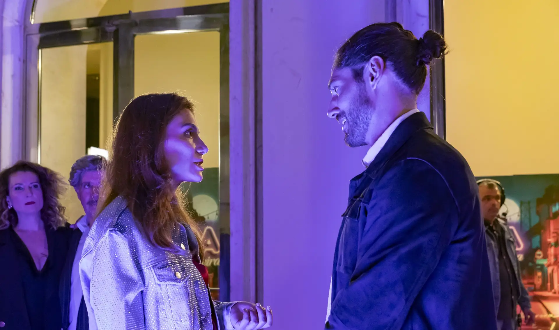 Que amor! Fred regressa de Nova Iorque e surpreende Aurora à porta do ...