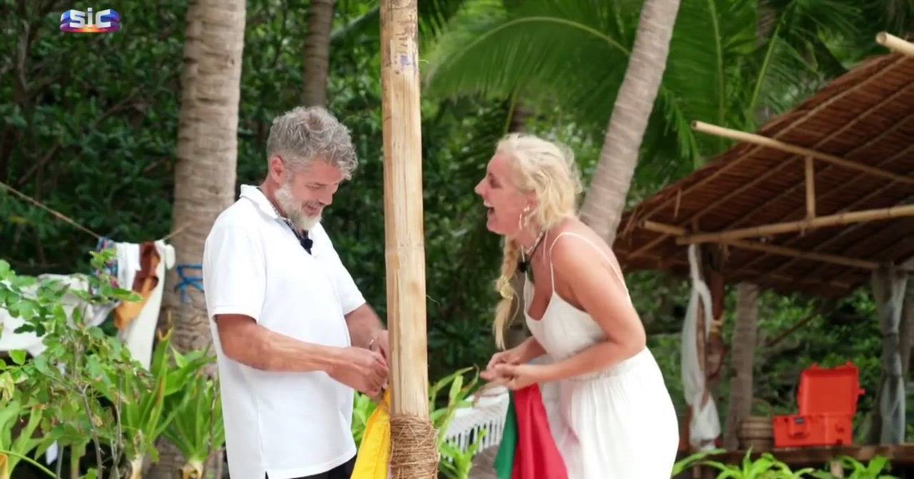 Elsa e Nuno voltam a trocar a cor da bandeira — "Este içar da bandeira ...