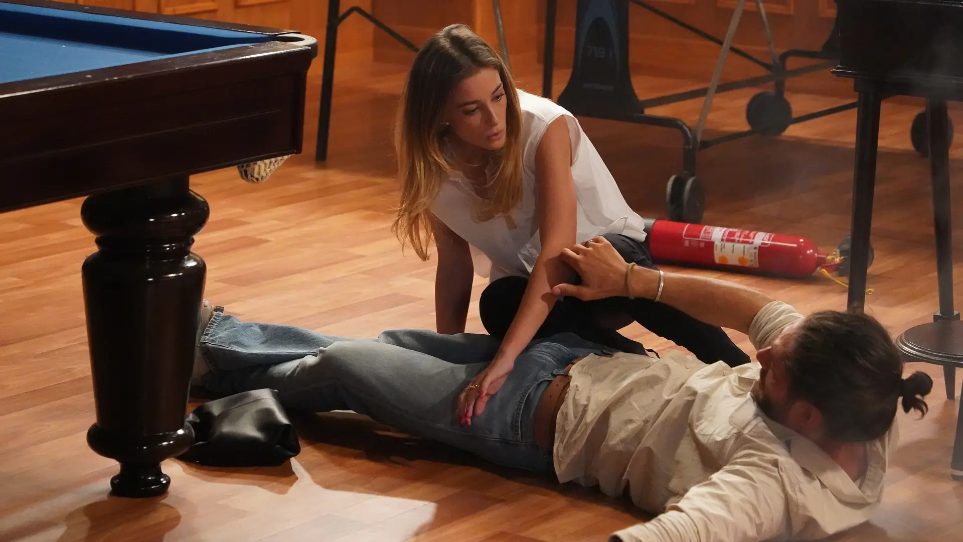 Vera descobre plano de Ângelo e salva Fred de morrer queimado: “Acorda ...