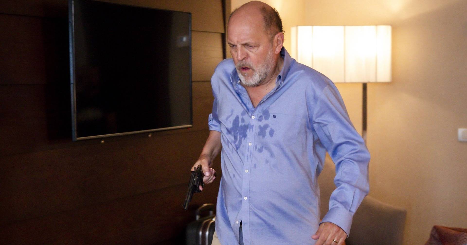 Paranóico? Luís Maria ouve alguém a bater à porta e pega numa arma ...