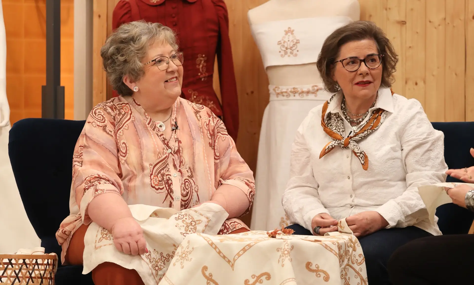 Ana e Filomena são apaixonadas pela arte dos bordados: “É muito fácil ...