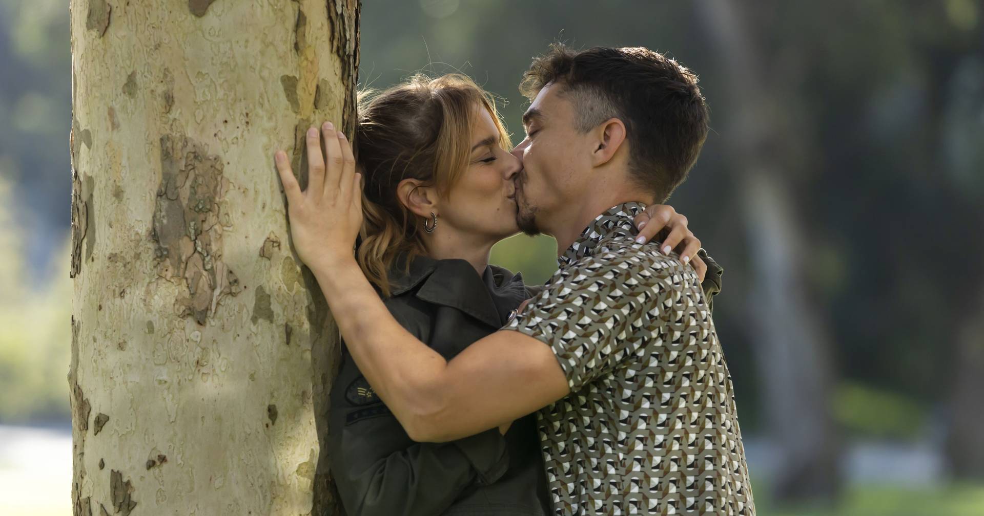 Daniela apanha Lúcia e Paulos aos beijos: “Definitivamente não são só amigos” - SIC