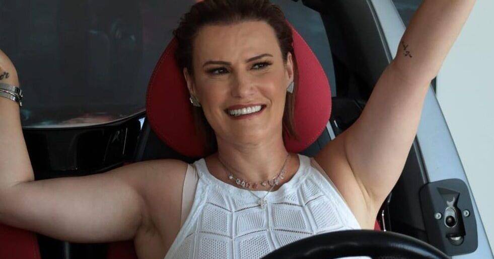 “Esta sou eu, maravilhosa” — Elma Aveiro perde 11 centímetros de ...