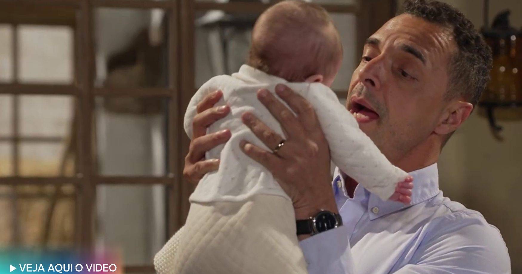 Alex vê a filha pela primeira vez: “O papá está aqui” - SIC