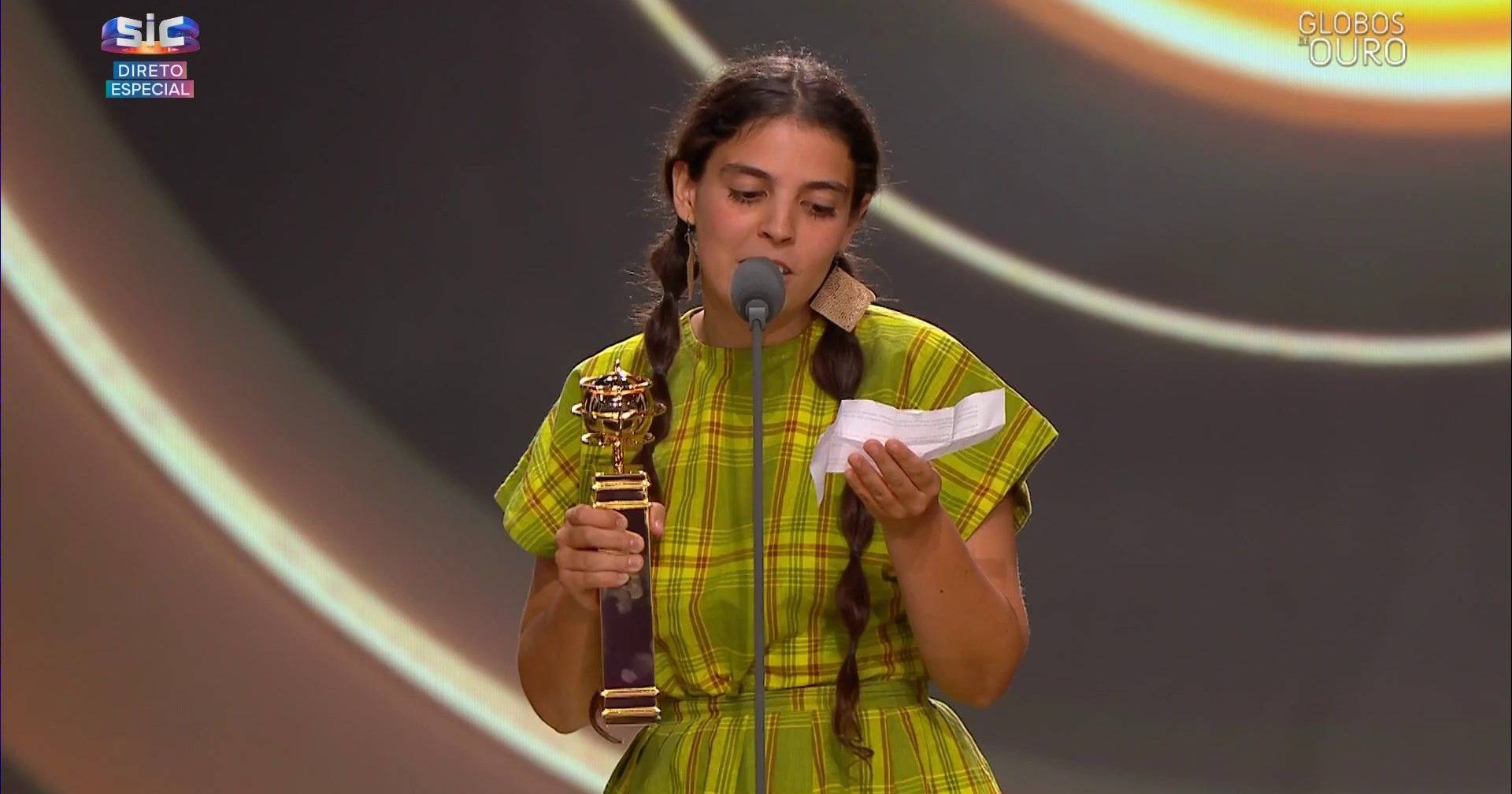 Ana Lua Caiano recebe o seu primeiro Globo de Ouro e dedica poema à ...