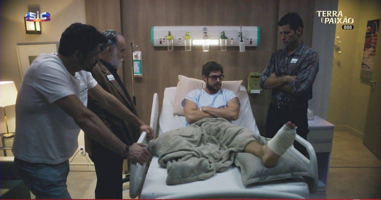 Hélio mente à polícia para proteger Petra: "Eu que fiz a borrada de ...