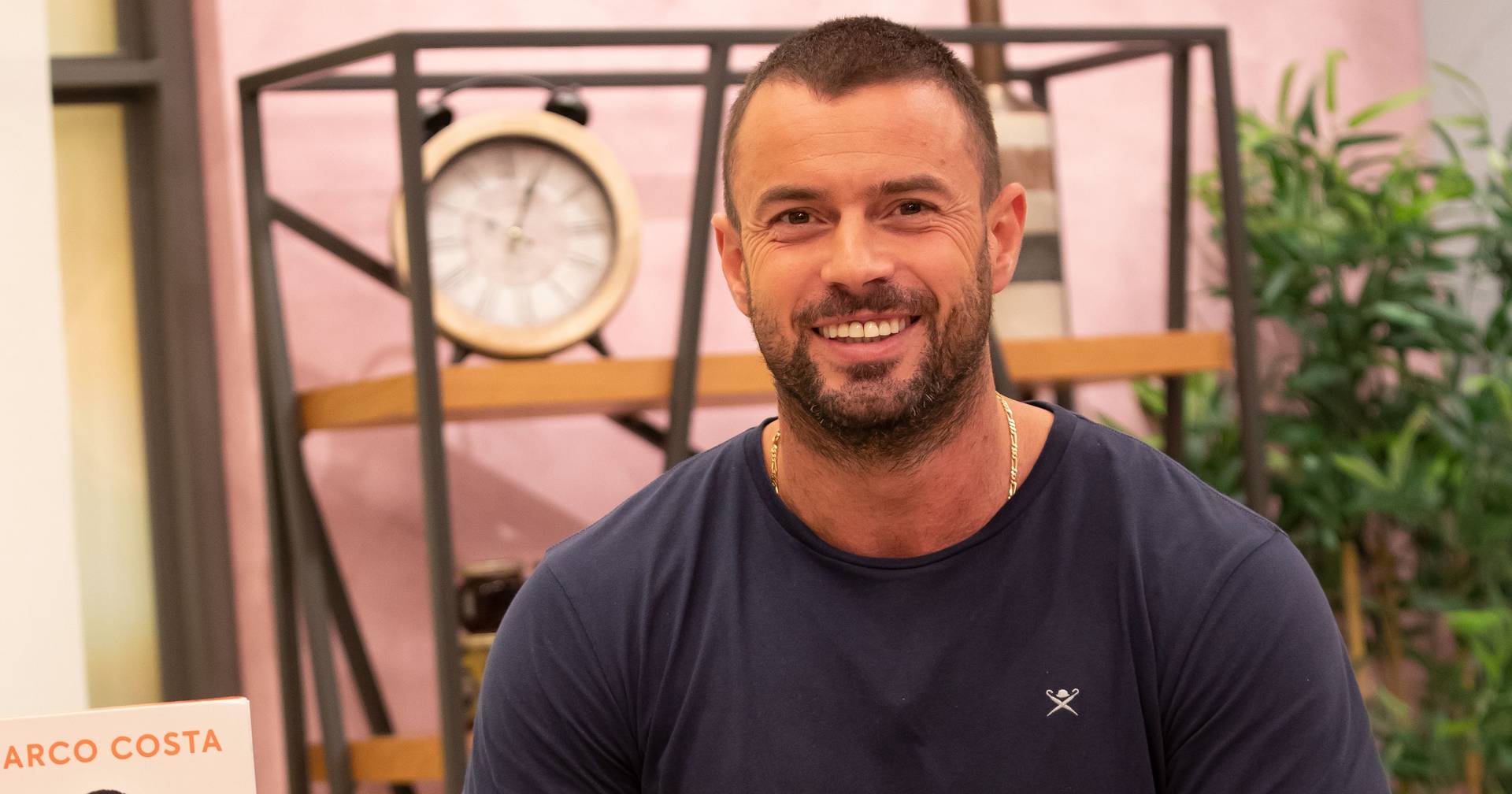 A explicação da famosa tatuagem no pescoço de Marco Costa! - SIC