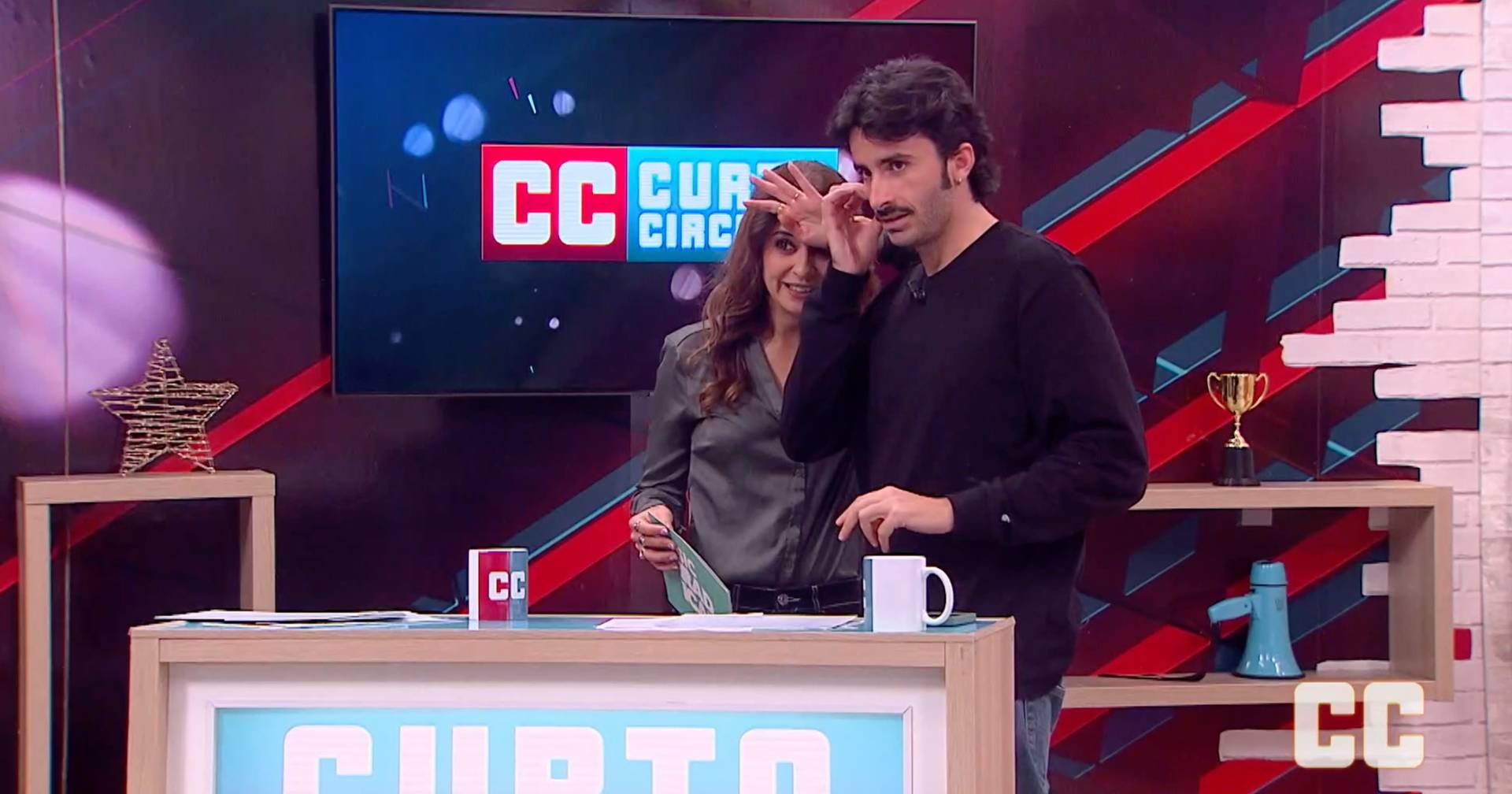 Apresentadores do Curto Circuito: "Não há condições!" - SIC