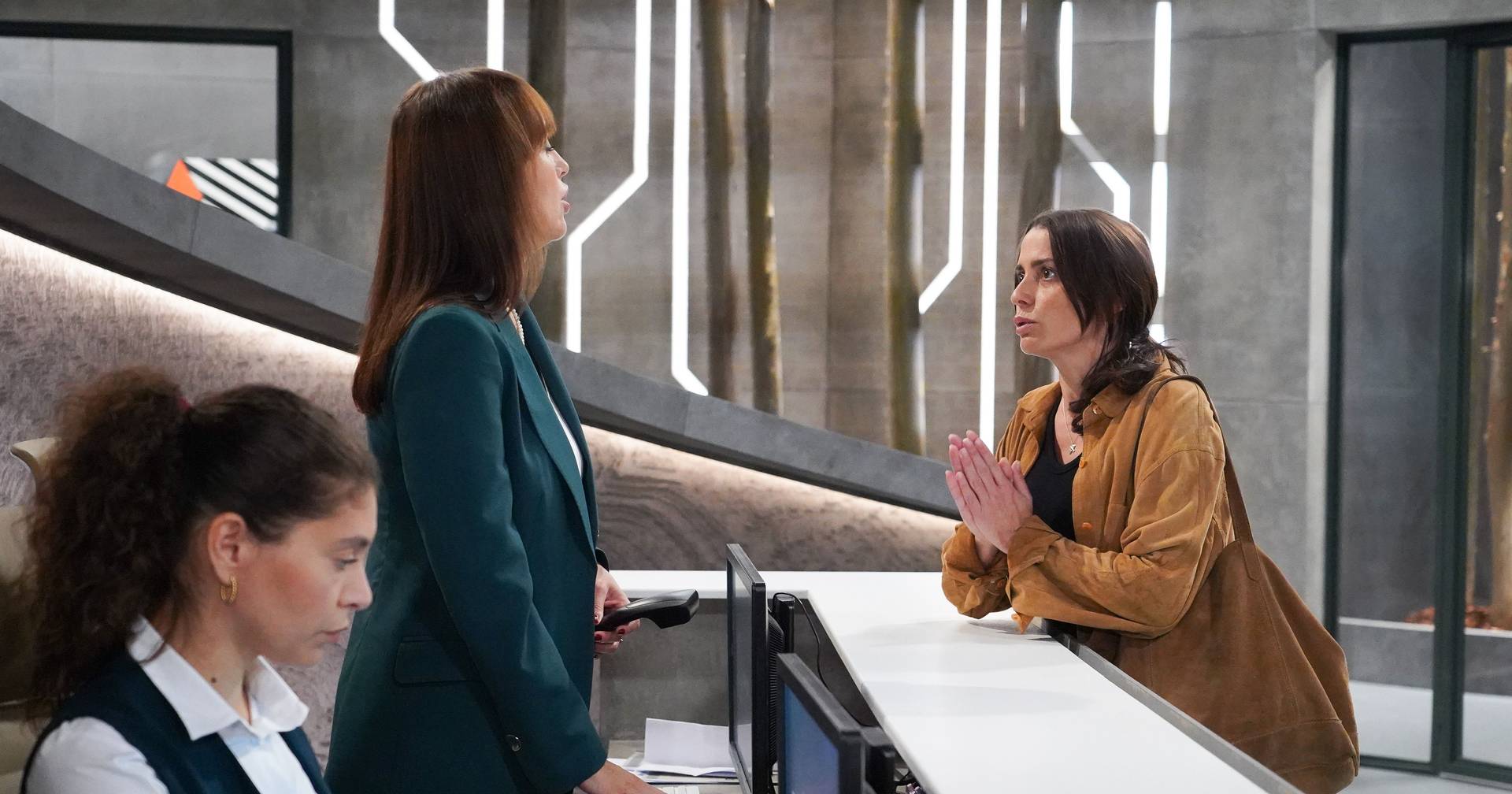 Sofia entra na fábrica dos Novais, mas as coisas não correm bem: "Volte outro dia" - SIC