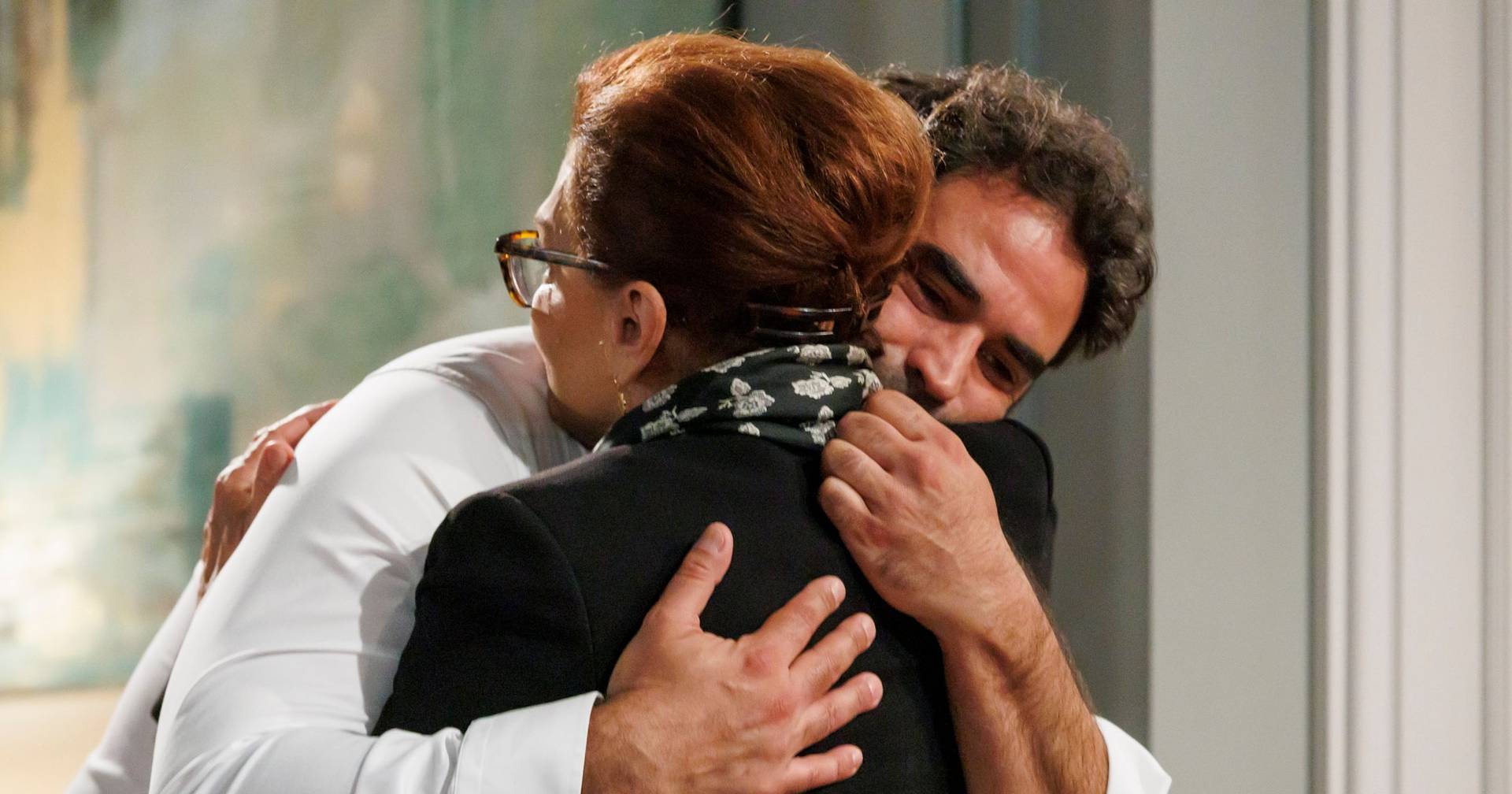 Vem aí: Miguel ampara Isaura após o choque com o estado de Tomás - SIC