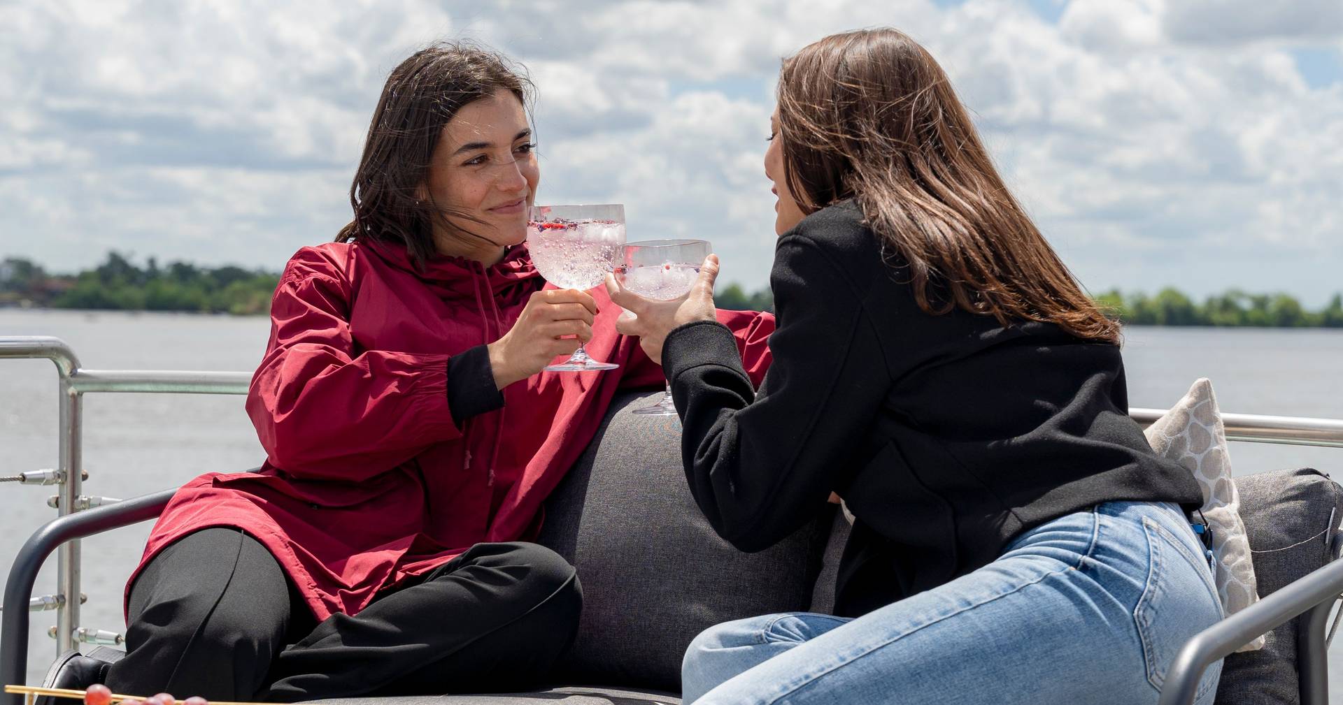 Sofia e Beatriz são drogadas em pleno cruzeiro: "Uma bebida de boas vindas..." - SIC