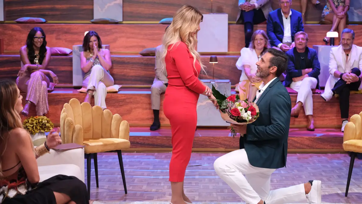 Viva os noivos! Daniel pede Liliana em casamento: "Estou a tremer!" - SIC