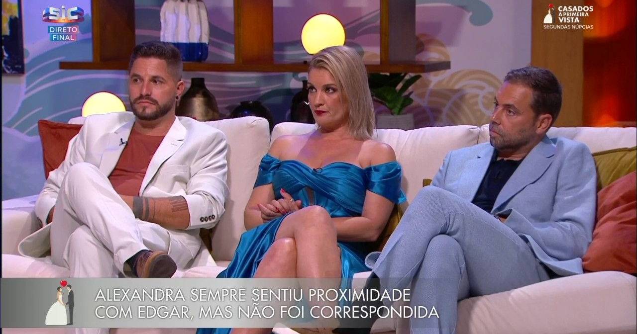 Alexandra e Edgar de costas voltadas... - "Houve um corte" - SIC