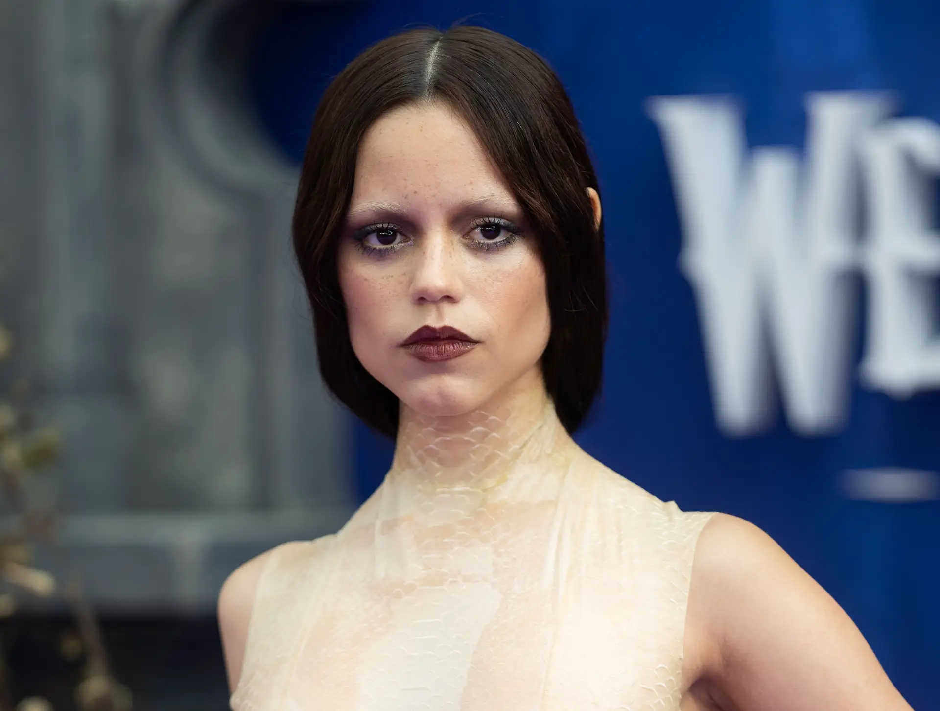 Jenna Ortega: a musa do “goth glam” que inspira as maquilhagens deste ...