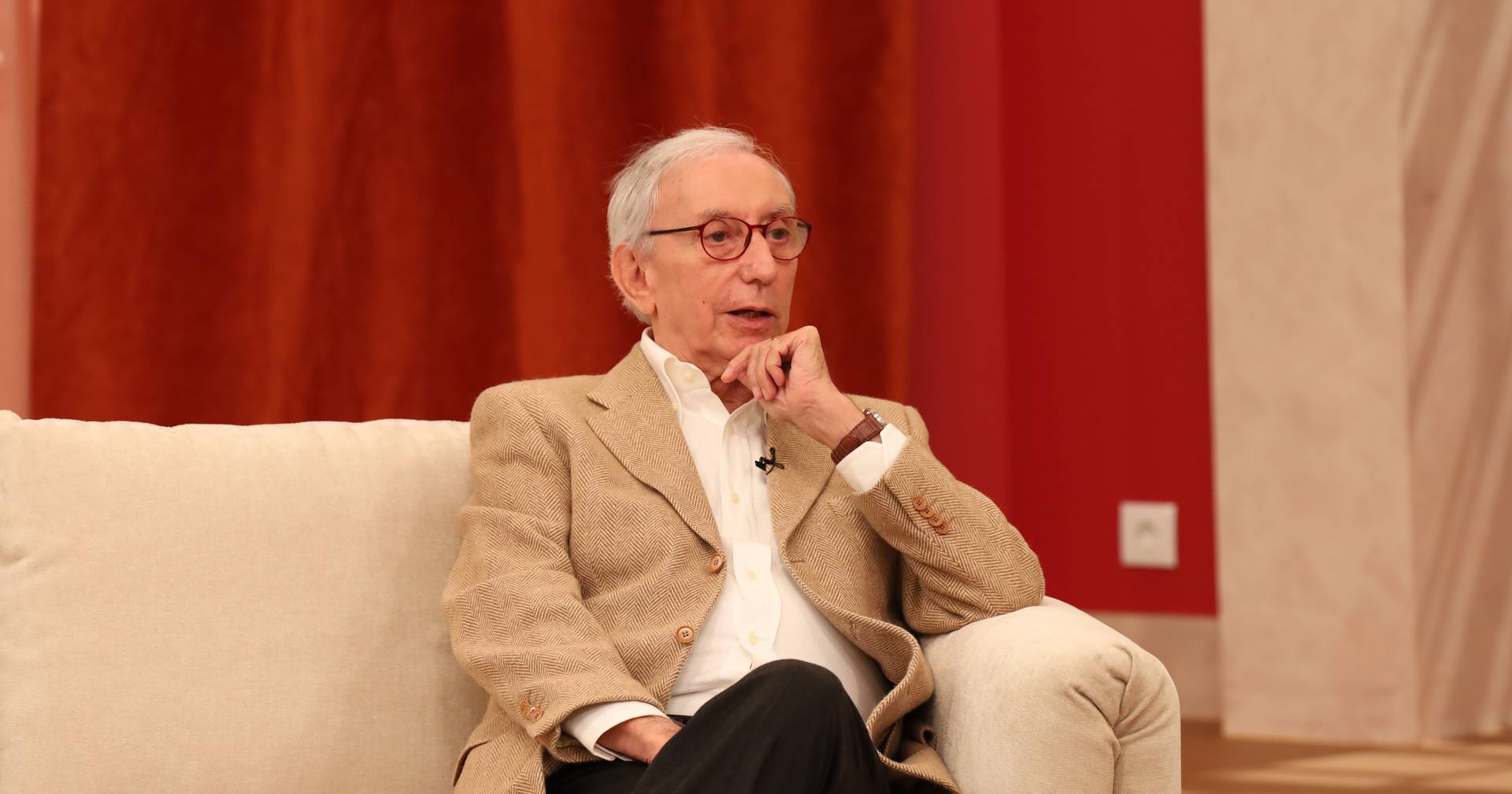 Júlio Isidro já passou por tudo na televisão: "Caiu-me um cenário em ...