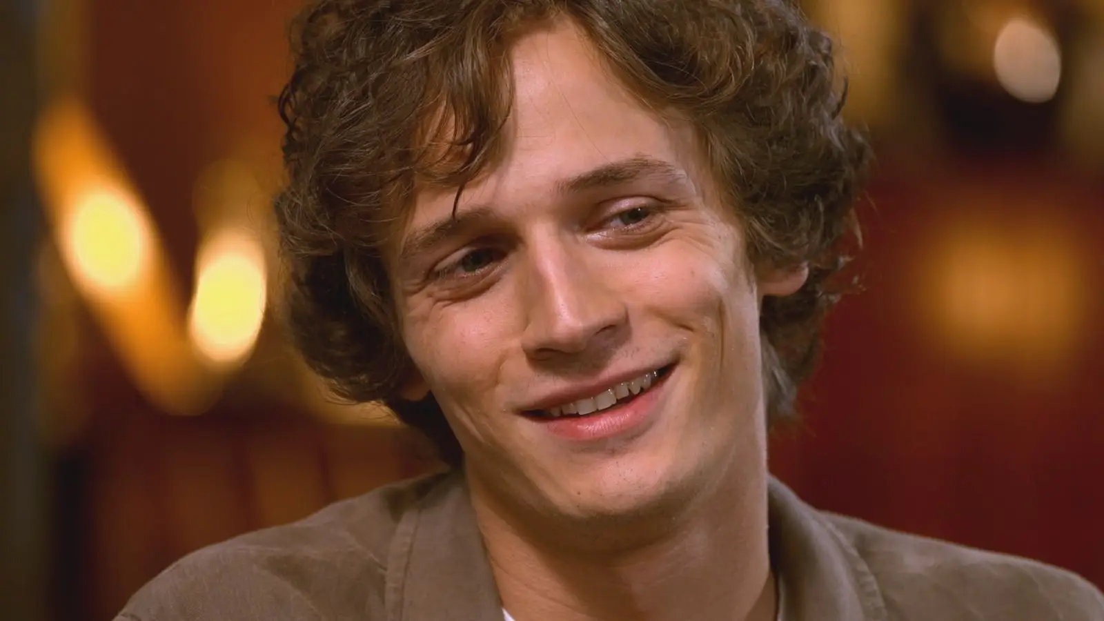 O ator Vicente Gil recorda a infância à conversa com Daniel Oliveira: “Muitas das asneiras que ...