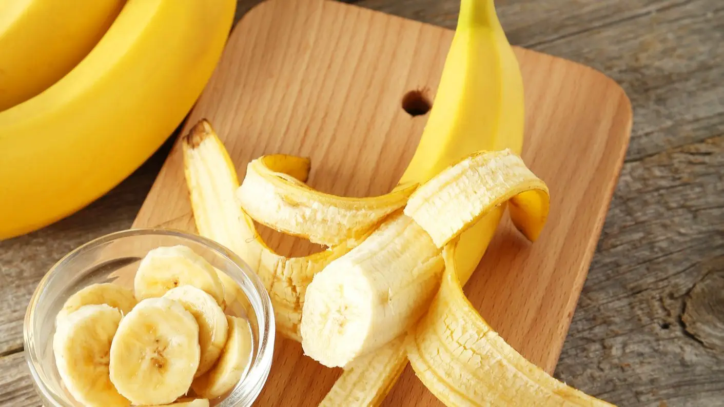 A banana faz bem, mas atenção! Há alimentos que não deve combinar com ...