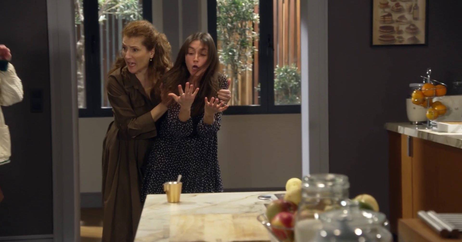 Chocante! Dominada pelos ciúmes, Sandra perde o controlo e ataca Tânia ...