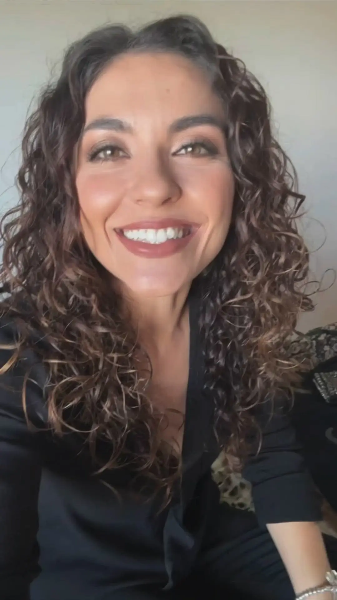 “Há anos que não mudava” – Sara Barradas renova visual e soma elogios - SIC