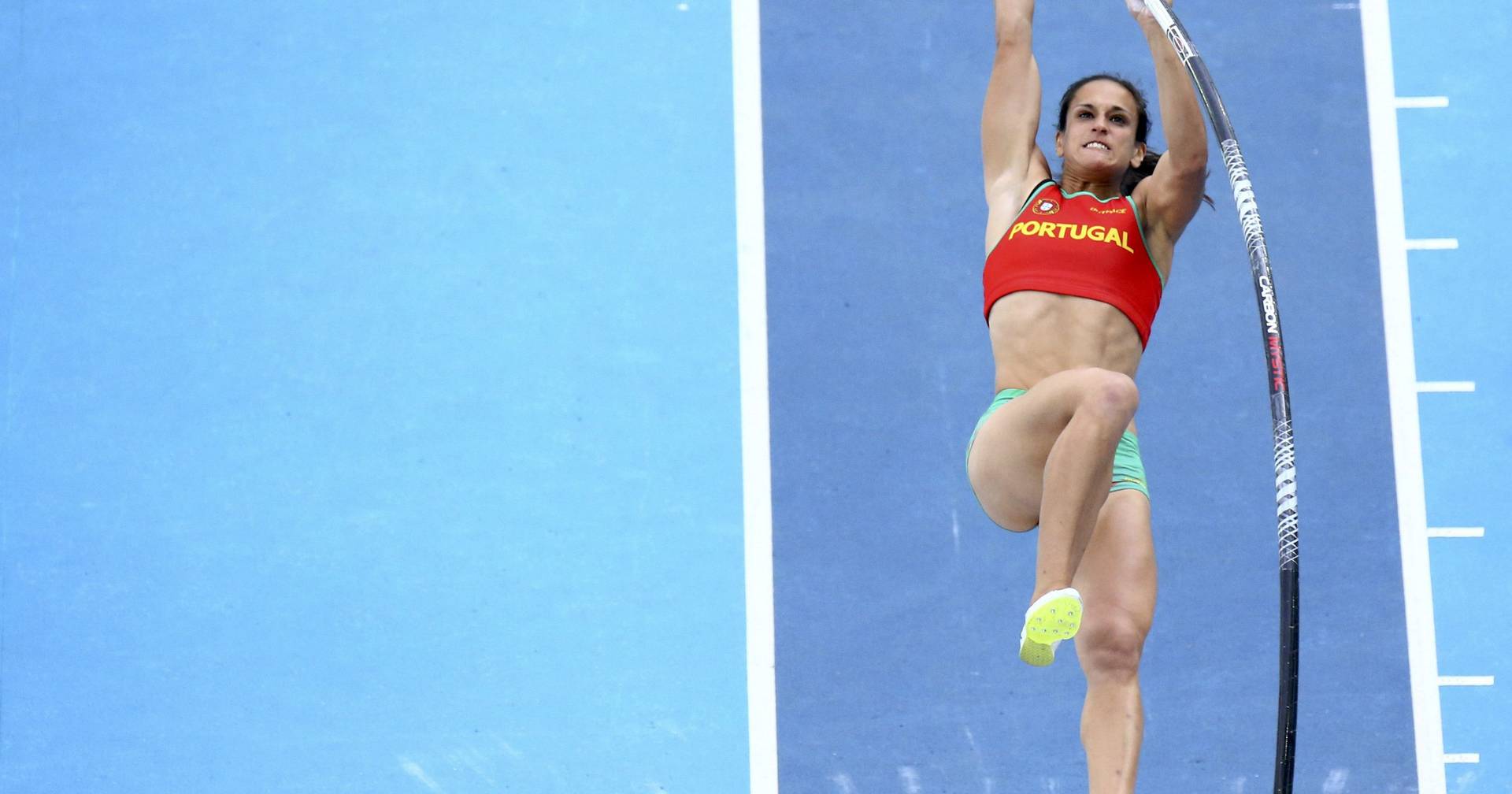 Marta Onofre e Leonor Tavares fora da final do salto com vara - SIC ...