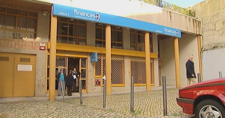 Contribuintes podem entregar o IRS em papel ou na internet - SIC Notícias