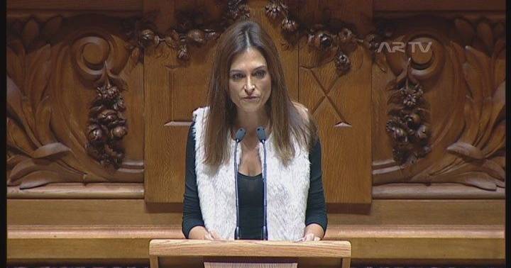 Deputada Isabel Moreira ataca regime angolano - SIC Notícias