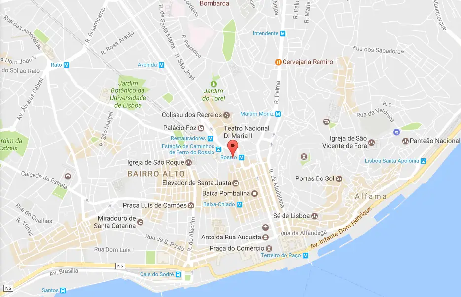 Incêndio em cobertura de edifício no Rossio, em Lisboa - SIC Notícias