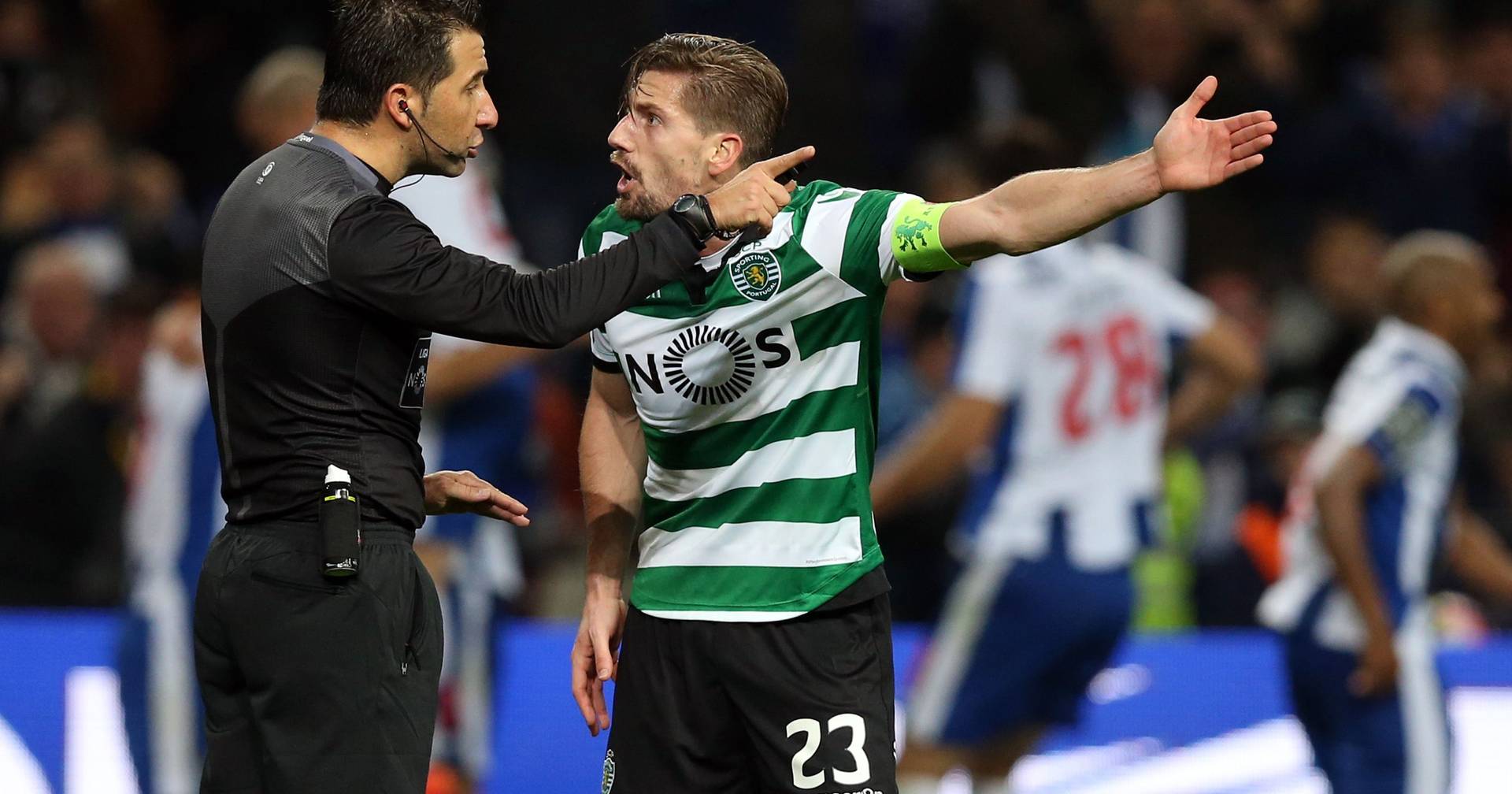 Árbitro Hugo Miguel na visita do FC Porto a Arouca - SIC Notícias